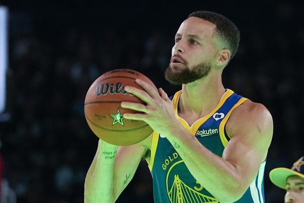Stephen Curry se une al club de los $500 millones de dólares junto a ...